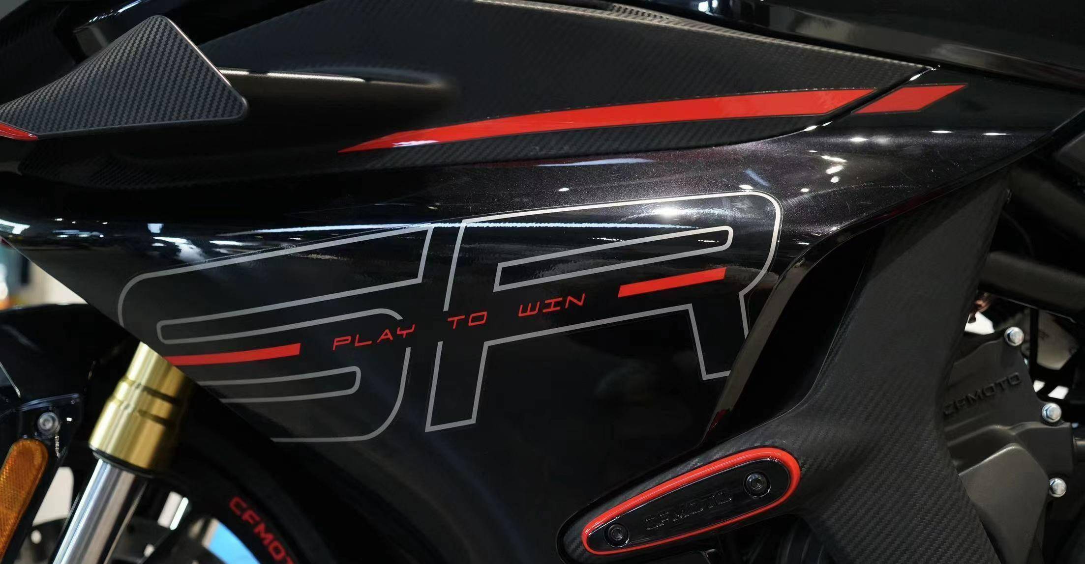 2023款春风450SRS单摇臂车型正式发布，配置牵引力控制系统_搜狐汽车_搜狐网