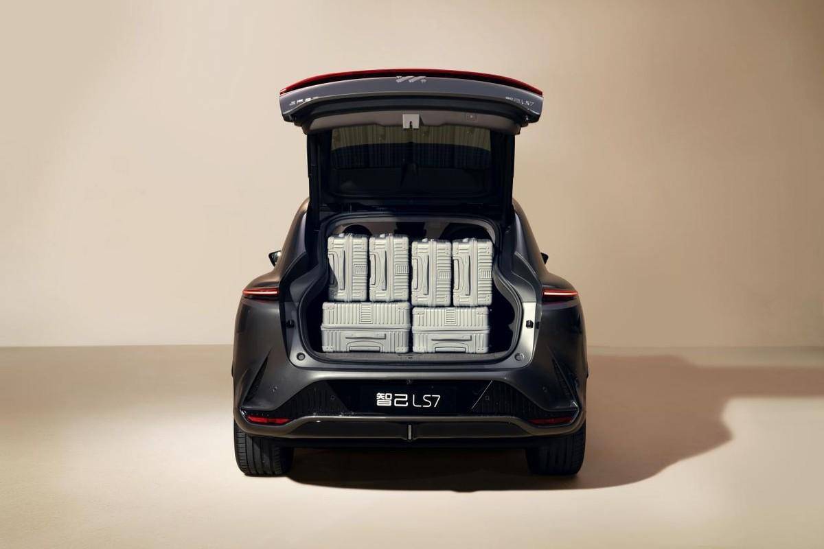中大型新能源SUV杀疯了，智己LS7到底凭什么硬实力干掉理想L7、蔚来ES6？_搜狐汽车_搜狐网