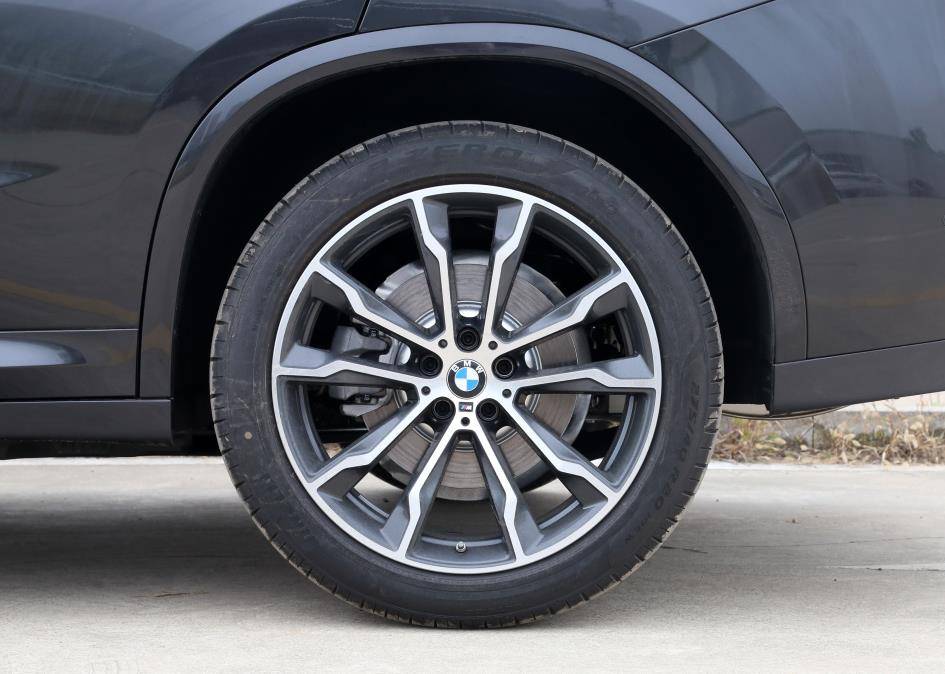 宝马最新款车型亮相，长近4米8带大溜背，爆252马力＋8AT，配四驱_搜狐汽车_搜狐网