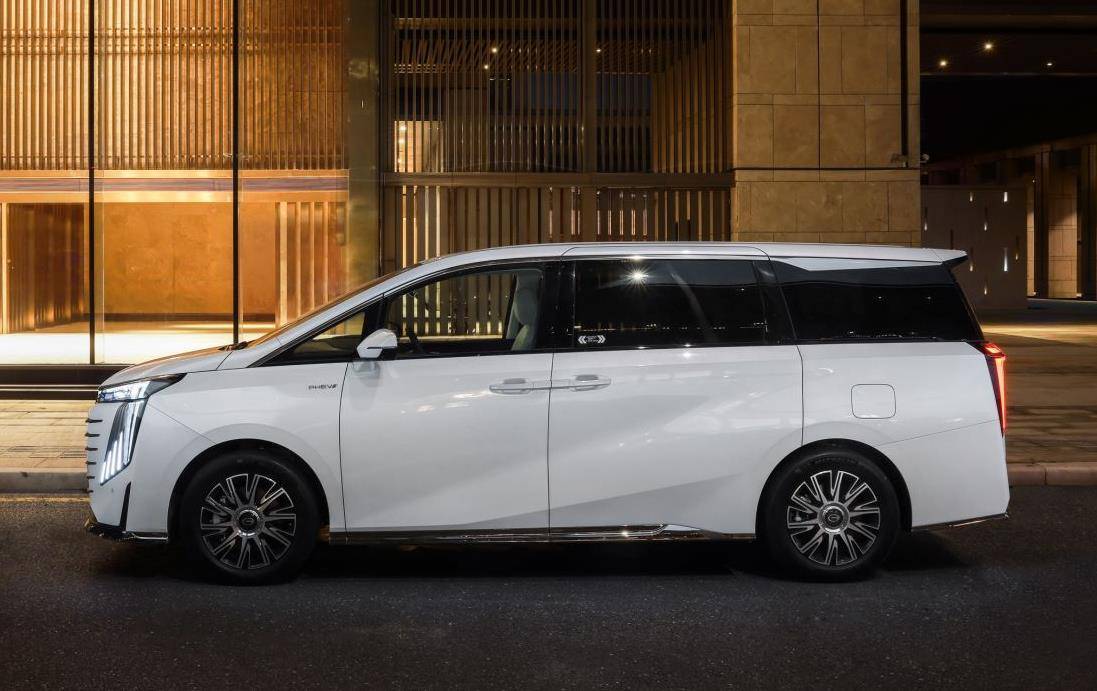 新车：广汽传祺E9标配2.0T混动，对比别克GL8产品优势明显_搜狐汽车_搜狐网