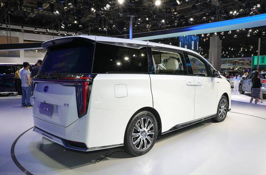 定位相同，腾势D9 DM-i对比传祺E9，谁才是插混MPV之王？_搜狐汽车_搜狐网