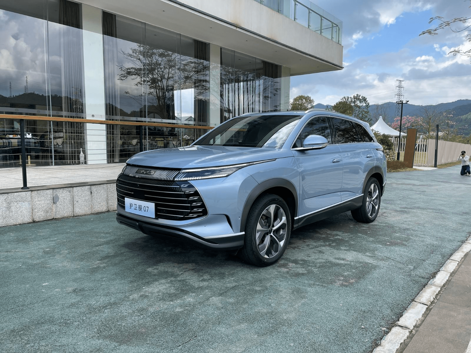 摩卡DHT-PHEV对比护卫舰07，25万预算，插混中型SUV买谁更香？_搜狐汽车_搜狐网