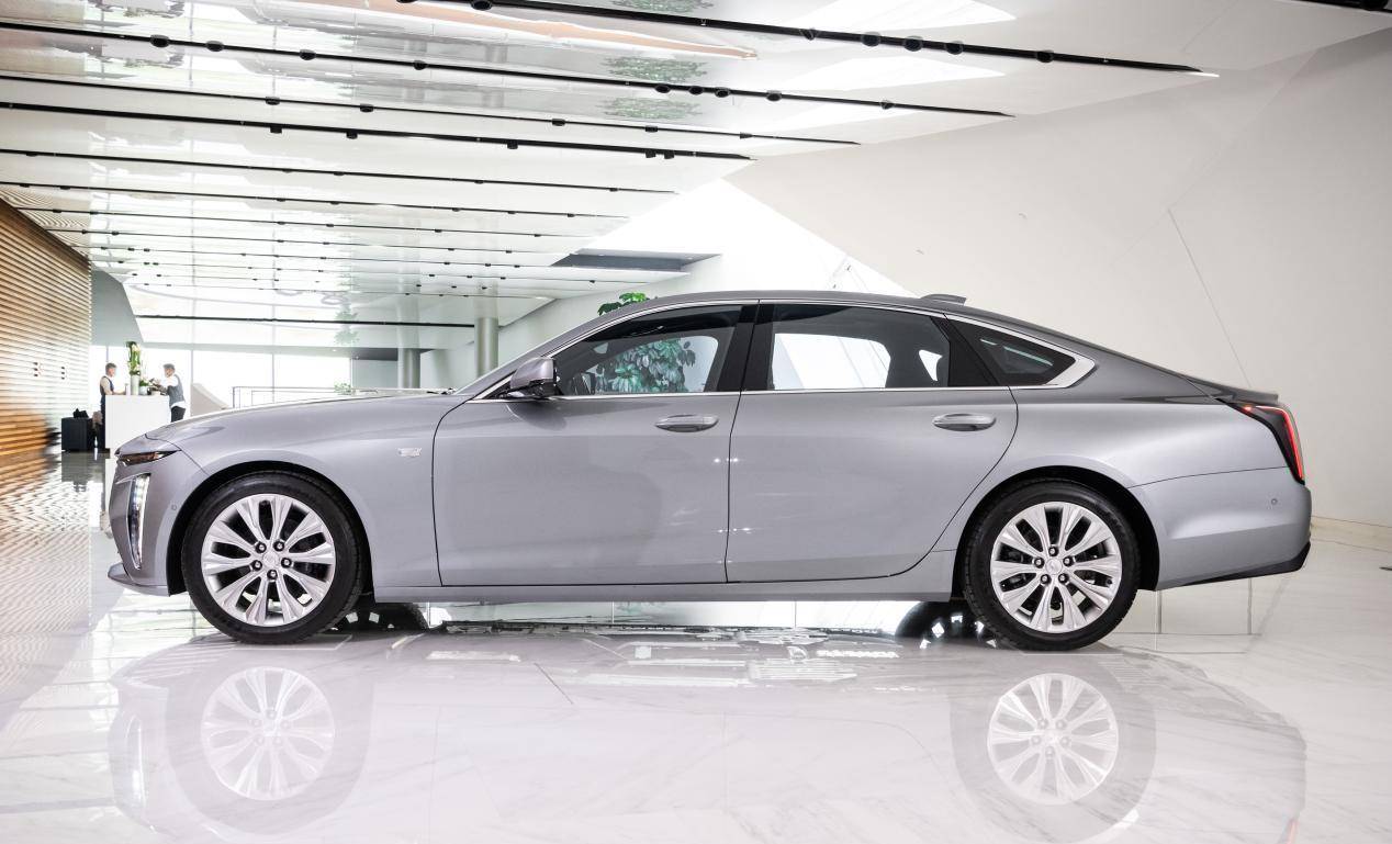 实拍凯迪拉克全新CT6：35.97万起售，旗舰气场依旧，智能化提升_搜狐汽车_搜狐网