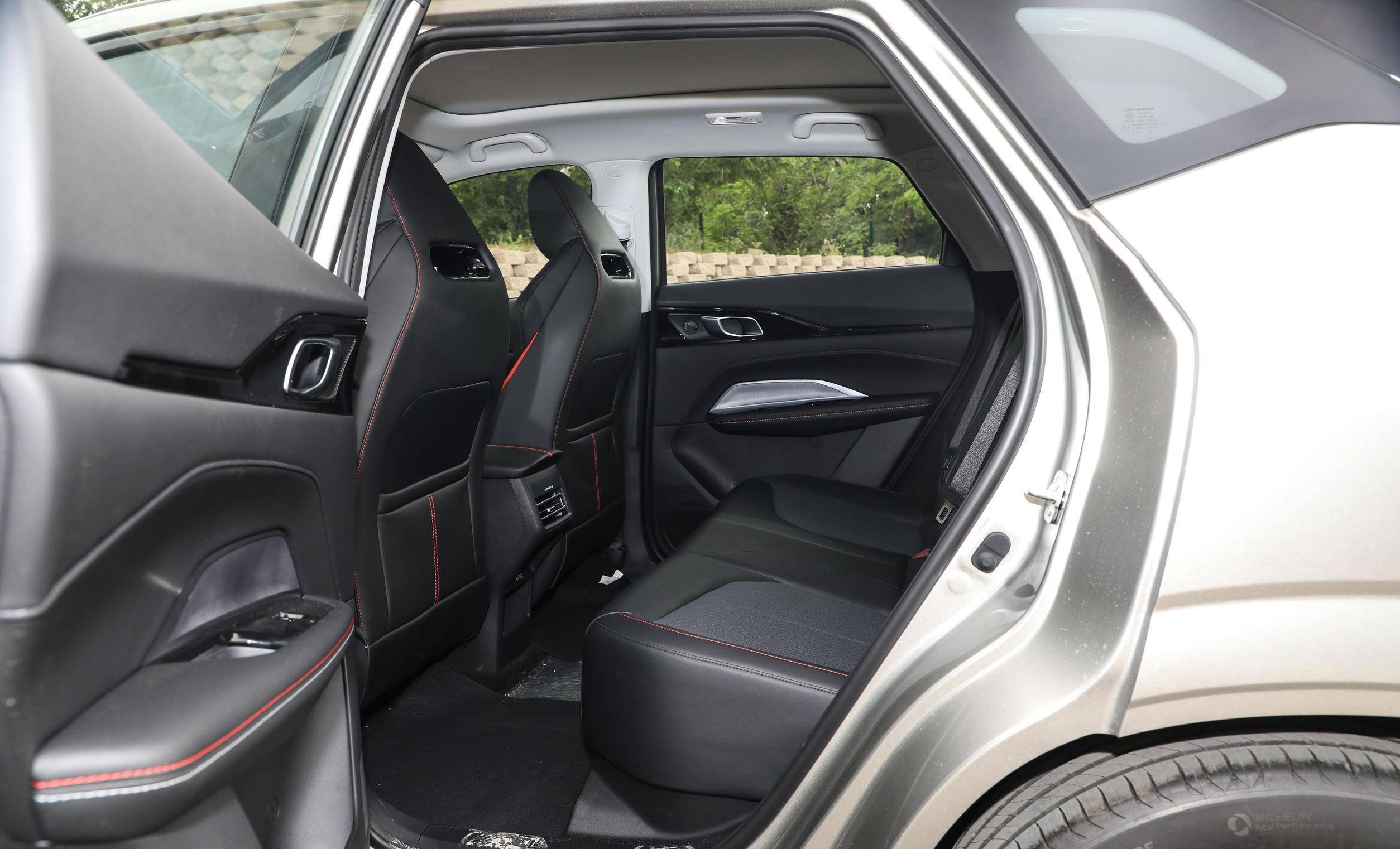 售价9.99万元起，2023款长安欧尚Z6 1.5T上市，竞争哈弗H6_搜狐汽车_搜狐网