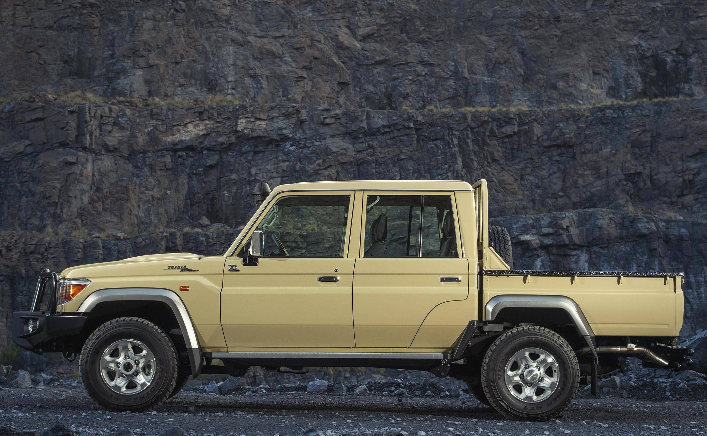 “丰田LC76”70周年纪念版发布！配4.5T柴油引擎，全复古元素打造_搜狐汽车_搜狐网