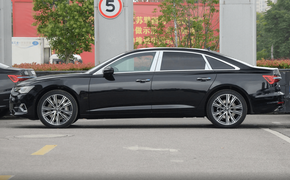 中德豪华车开起来有多大差距？红旗H9动态对比奥迪A6L_搜狐汽车_搜狐网