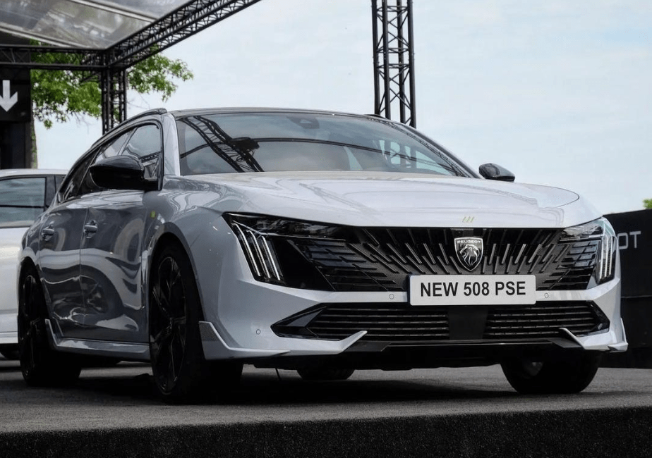 新款标致508实车现身，国产尺寸更大，搭1.8T发动机，还看雅阁吗_搜狐汽车_搜狐网