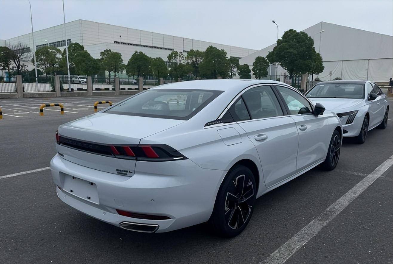 新款东风标致508L实车曝光！无边界格栅+战斗座舱，15万能走量？_搜狐汽车_搜狐网