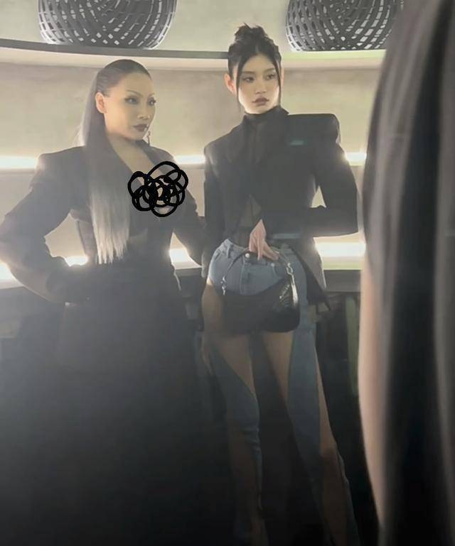 古力娜扎以羞耻为时尚，大胆露出内裤下摆 -6parkbbs.com