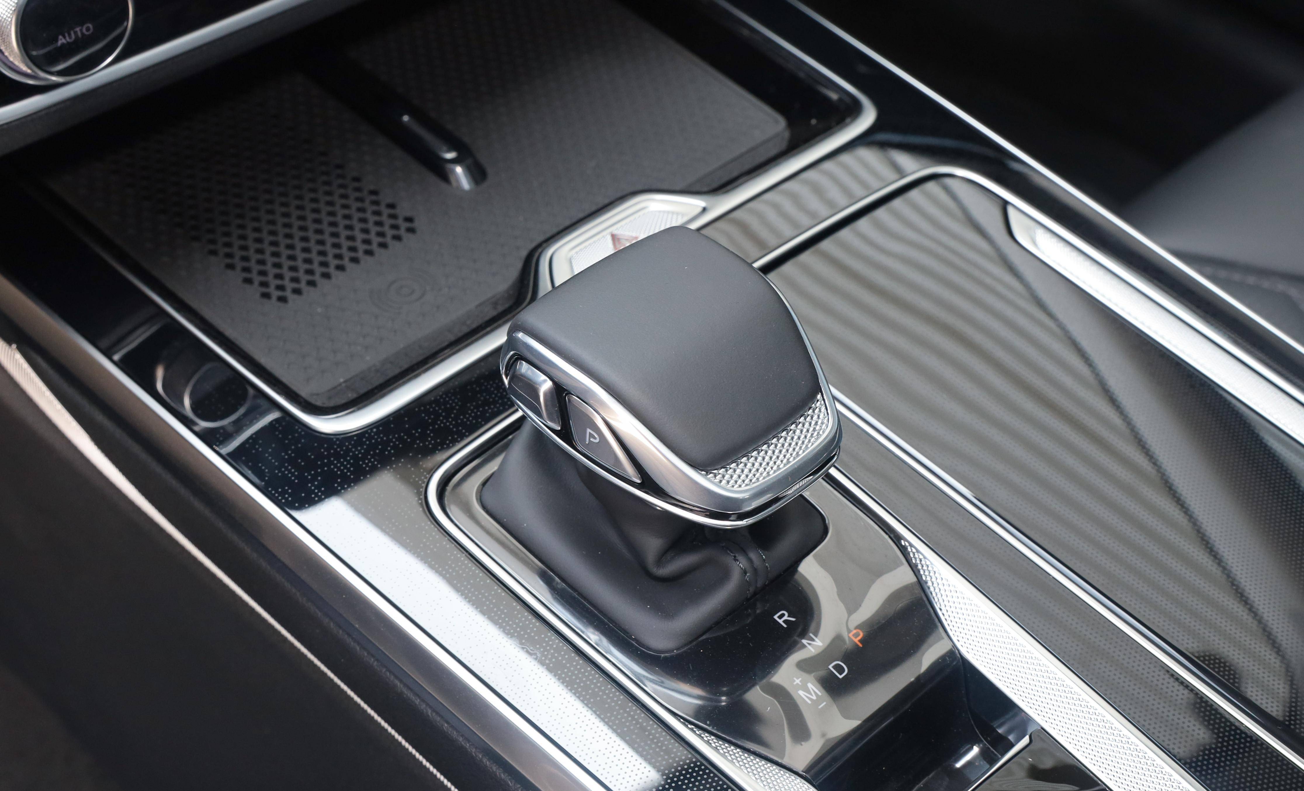 途观L真不香了！这SUV标配252马力+8AT，好开又大气，红旗HS5_搜狐汽车_搜狐网