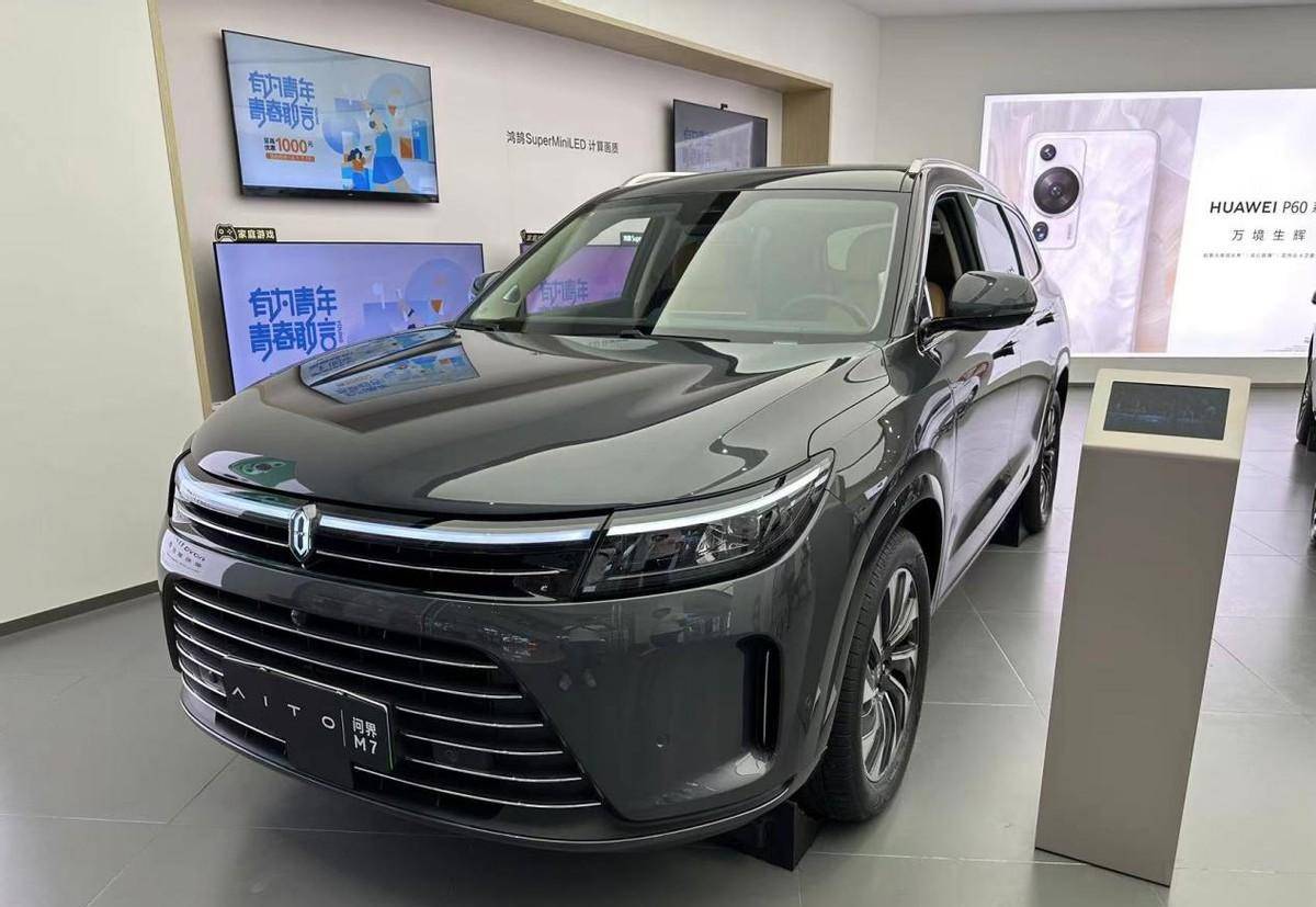 同为增程SUV，问界M7为何卖不过理想L8？实拍2022款 两驱舒适版_搜狐汽车_搜狐网