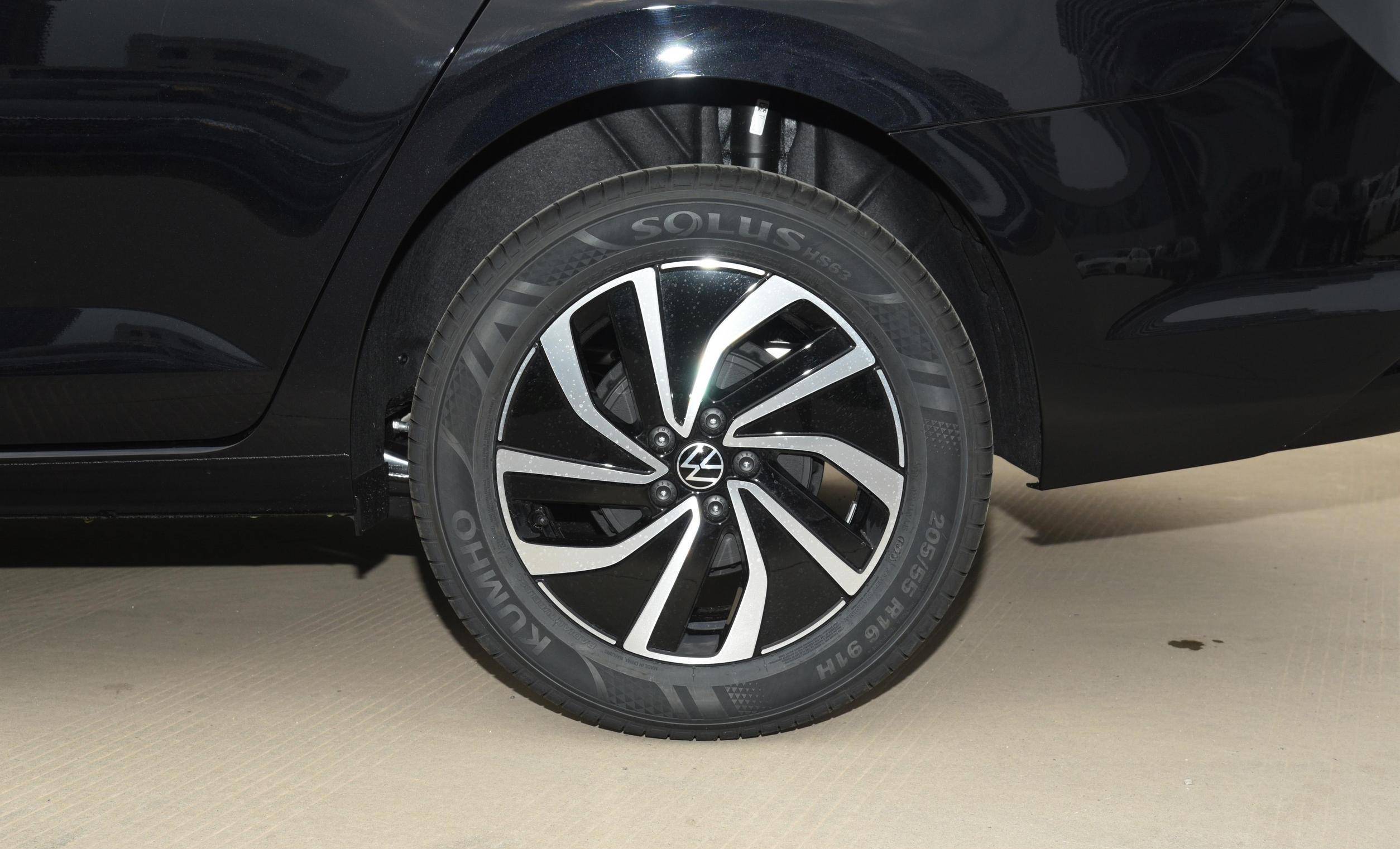 大众朗逸新锐售9.999万元起，配1.5L+6AT变速箱，家用到底怎么样_搜狐汽车_搜狐网