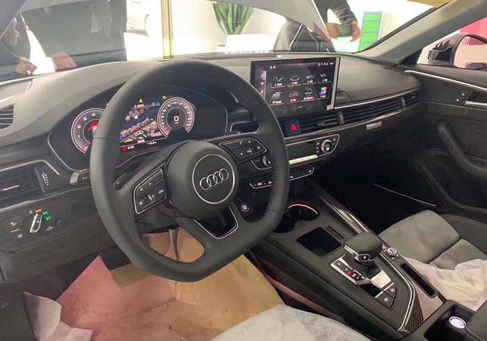 “真香”系列迎新，2020款奥迪A4L到店，外观运动，轴距2908mm_搜狐汽车_搜狐网