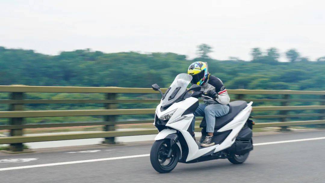 操控惊艳的大平踏—26999光阳ST250摩智测评_搜狐汽车_搜狐网