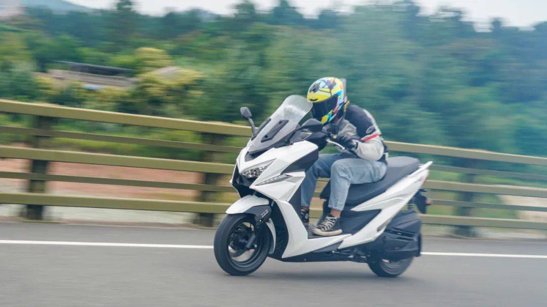 操控惊艳的大平踏—26999光阳ST250摩智测评_搜狐汽车_搜狐网