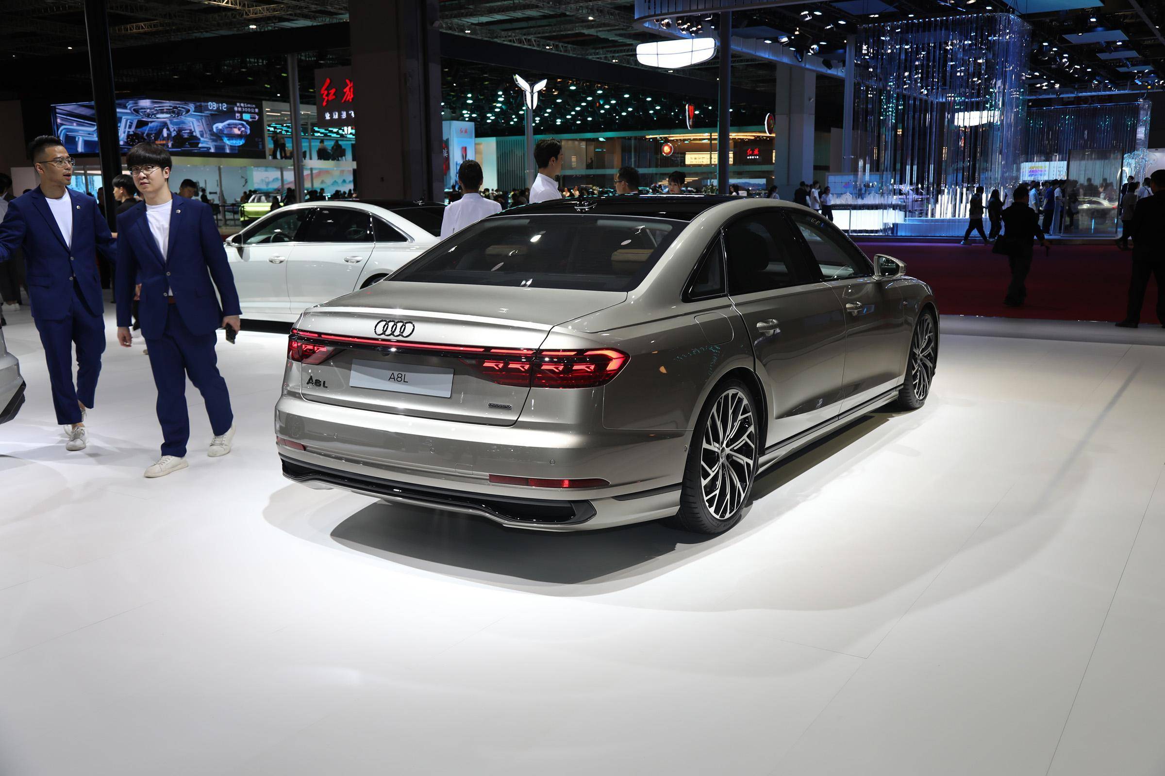 现款售价195.48万元 新款奥迪A8L 60TFSI通过国6b认证 配4.0T发动机_搜狐汽车_搜狐网
