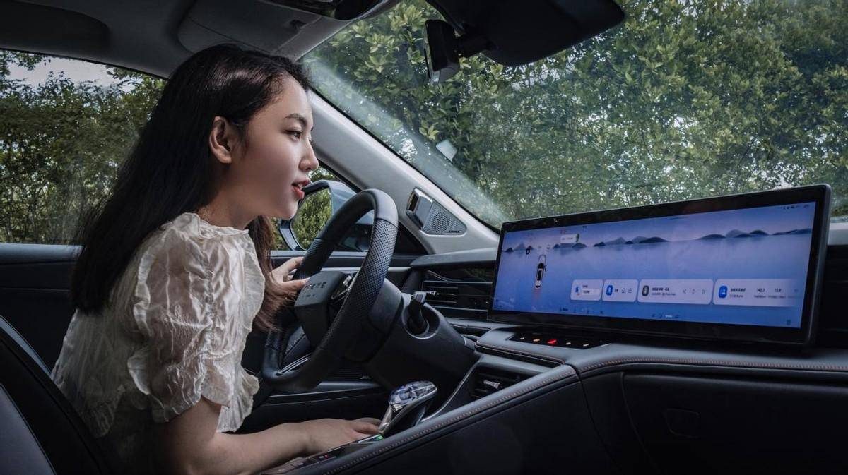 好车云集的10万级SUV市场，为何这一家三口选了全新荣威RX5？_搜狐汽车_搜狐网