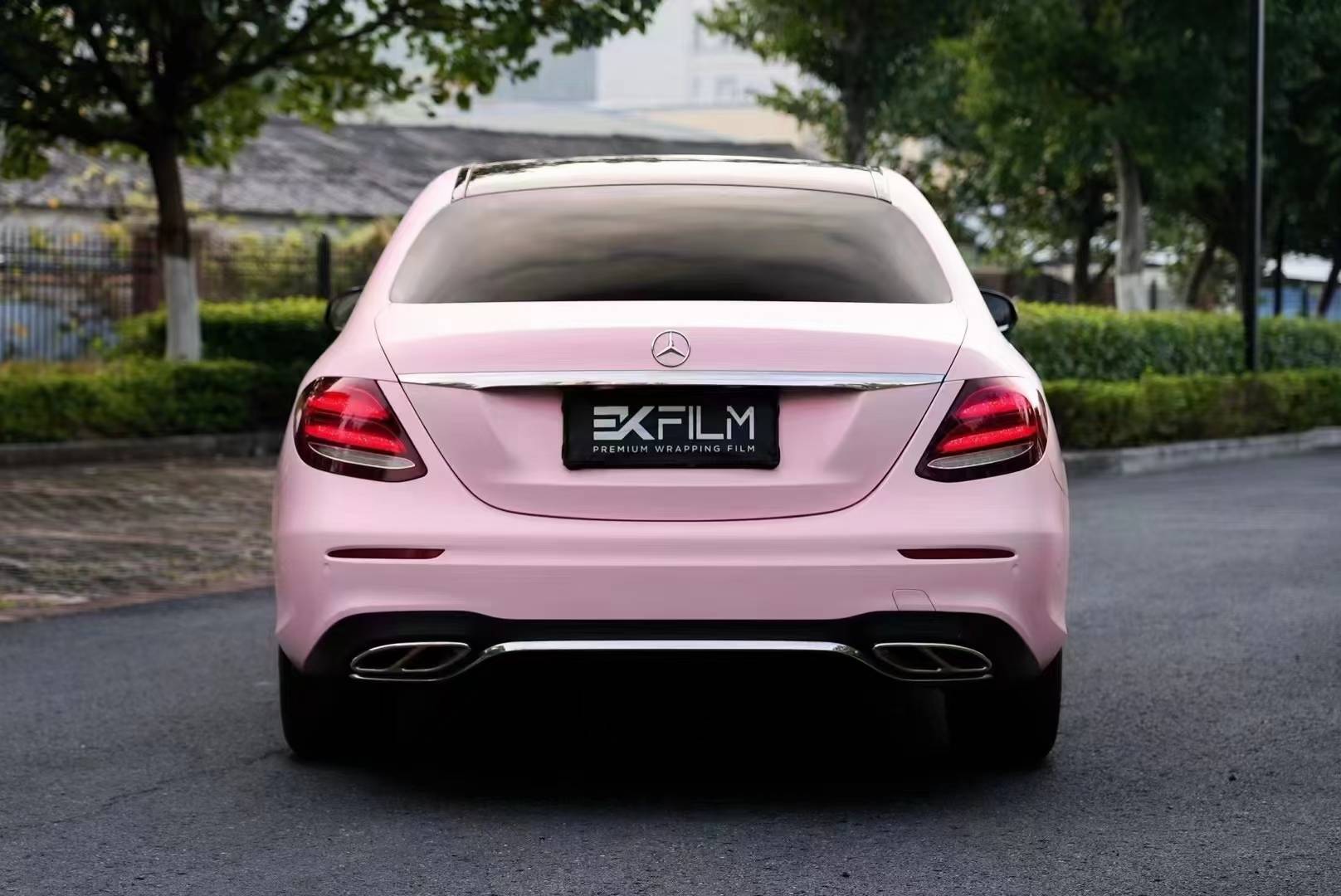 奔驰E-EKFILM改色膜洛丽塔粉，柔嫩清新的颜色_搜狐汽车_搜狐网