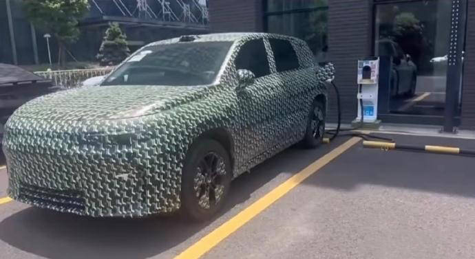 零跑B11测试谍照曝光 提供增程/纯电双动力_搜狐汽车_搜狐网