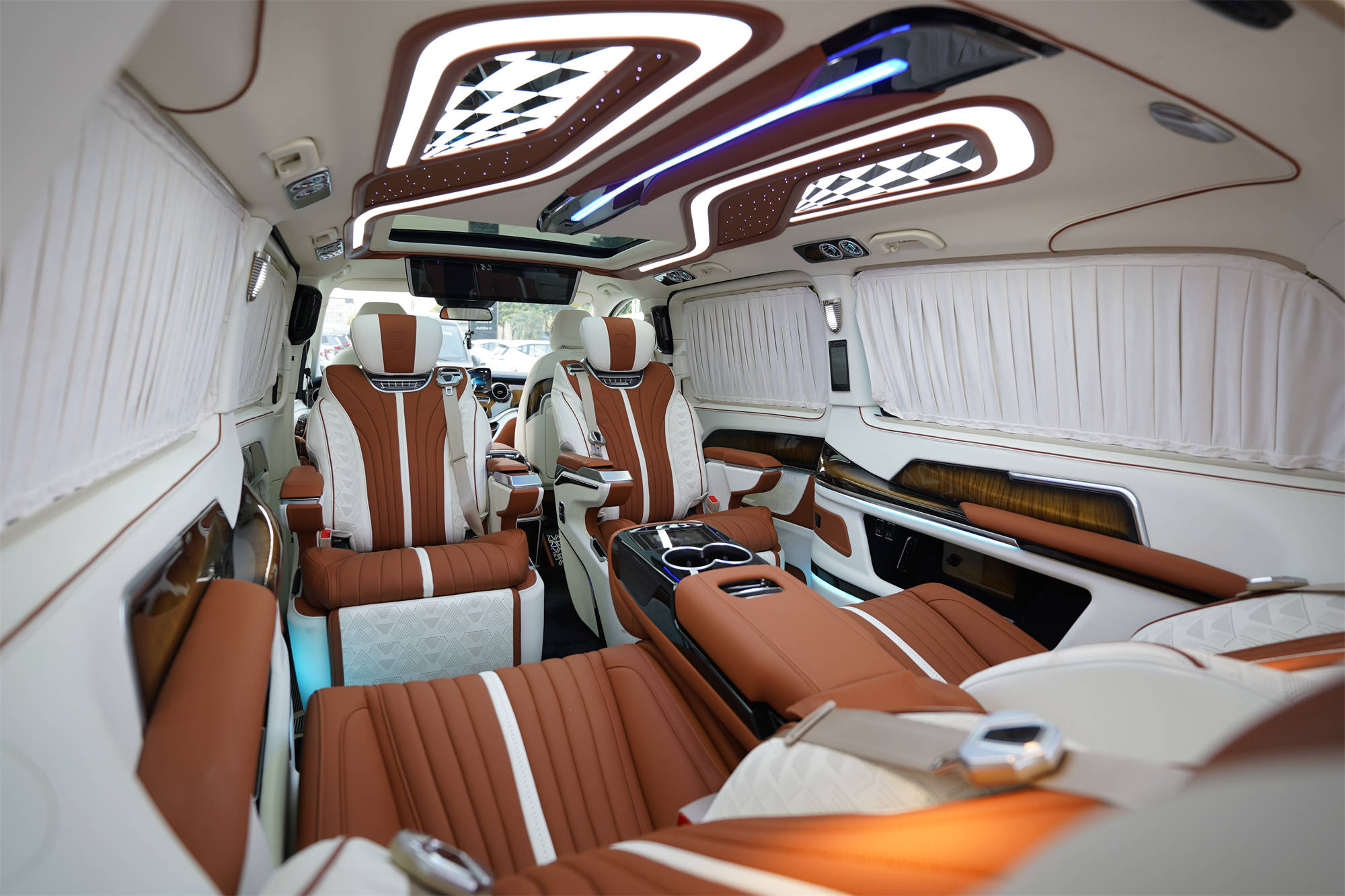 马力增加50匹，性能+奢华度拉满的7座MPV，虏曼奔驰V260L男爵款_搜狐汽车_搜狐网