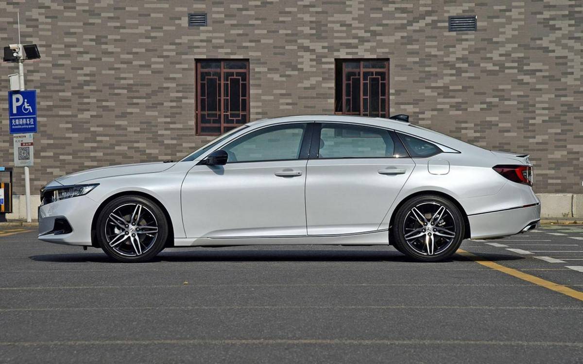 买奥迪A4L的都是什么人？开日系中型车都不一定能看得起开A4的？_搜狐汽车_搜狐网