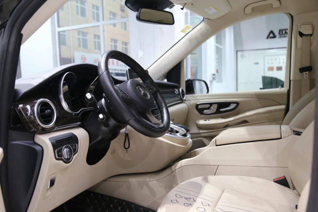 奔驰V260内饰外观大升级变身豪华陆地商务舱：迈巴赫外观+游艇蓝航空座椅内饰_搜狐汽车_搜狐网