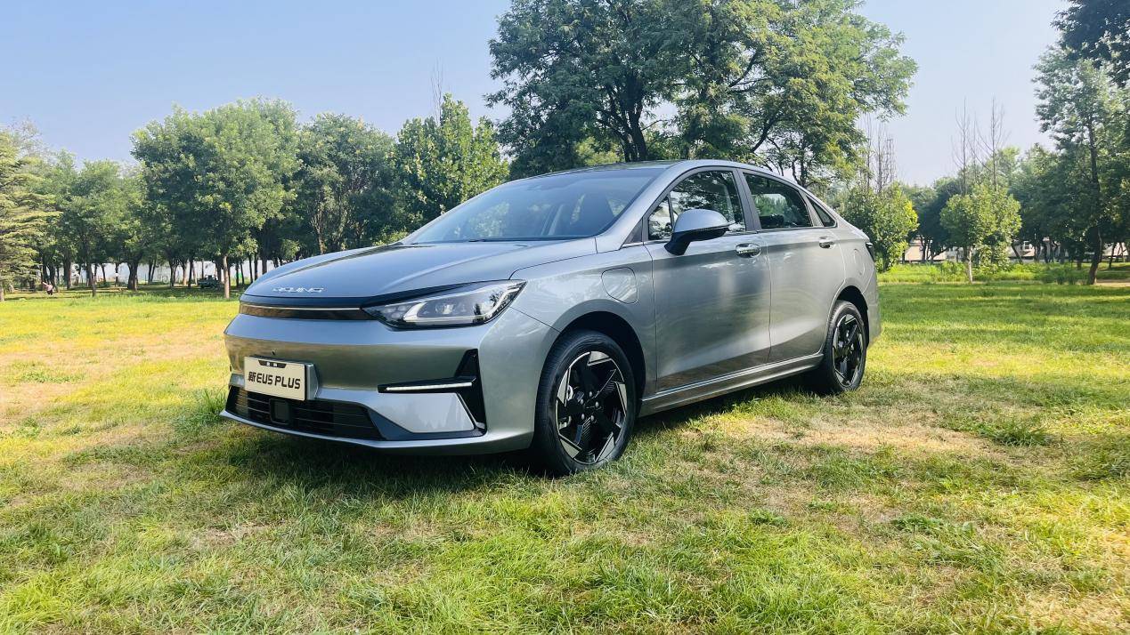 突出的就是一个实在！静态体验北京汽车新EU5 PLUS_搜狐汽车_搜狐网