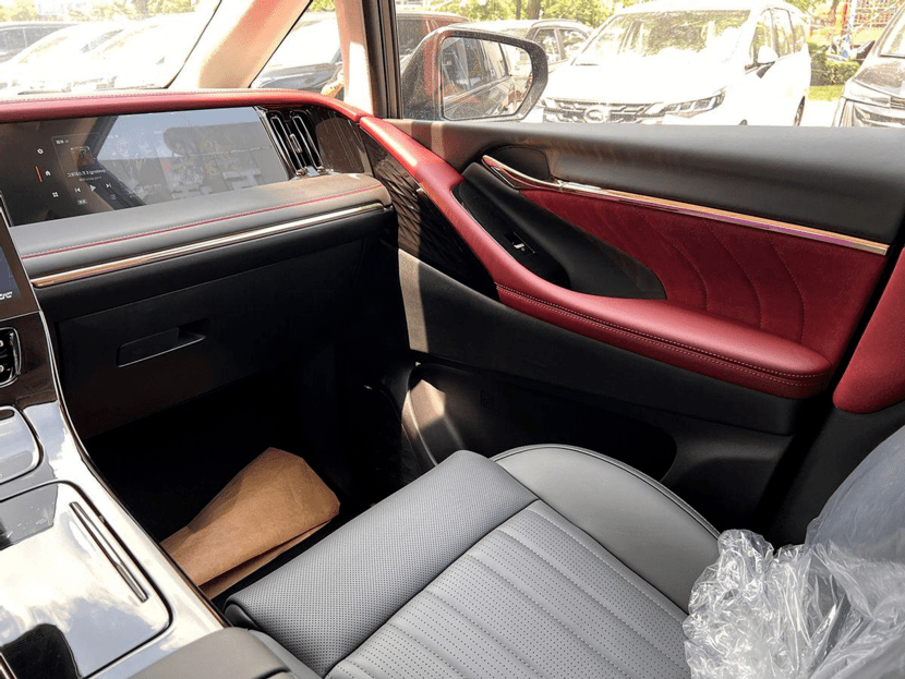 插混动力，纯电续航136km，它和腾势D9该选谁？传祺E9到店实拍_搜狐汽车_搜狐网