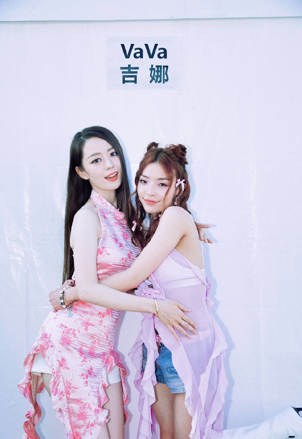 郎朗娇妻吉娜音乐节秀火辣身材 晒与VAVA后台合影-搜狐大视野-搜狐新闻