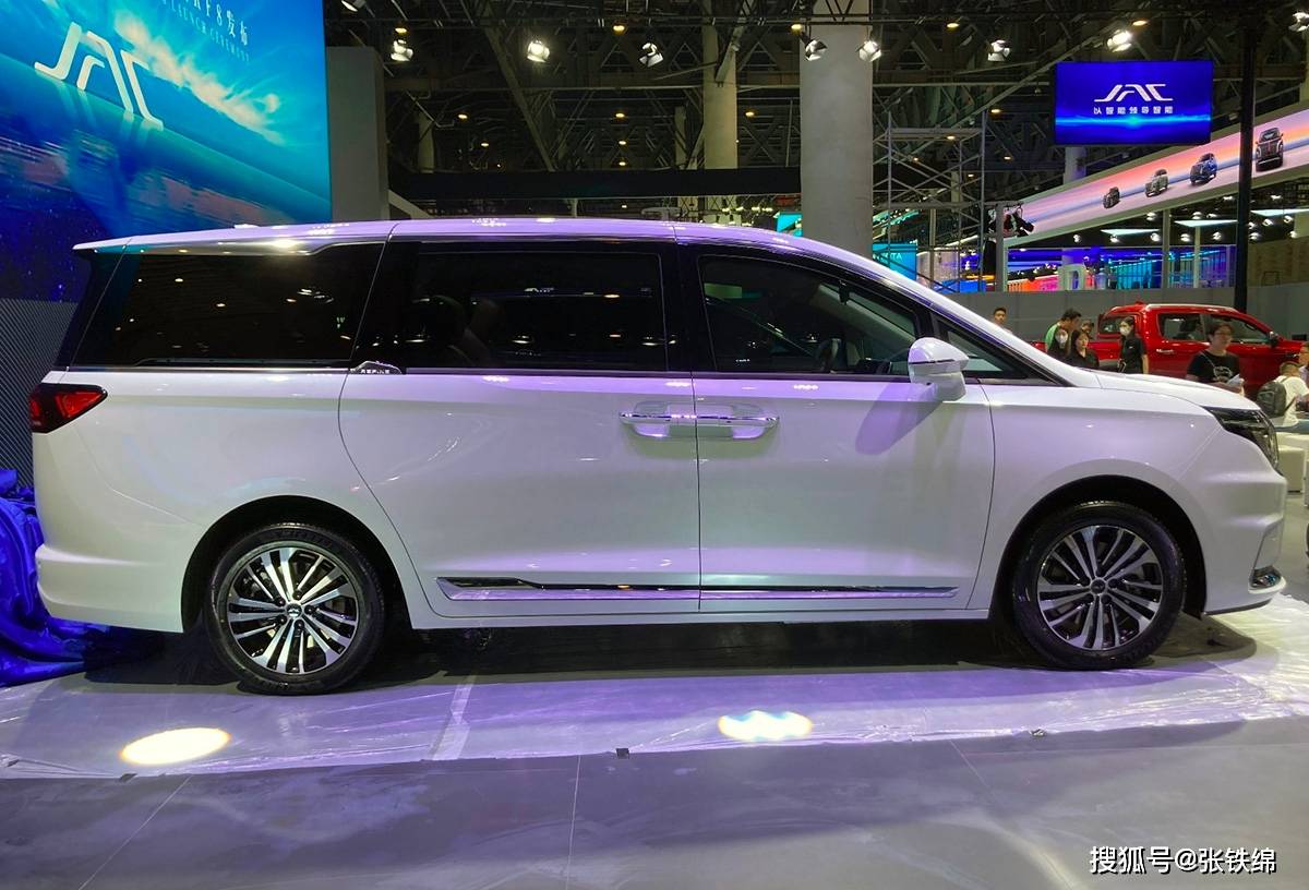 GL8同级，江淮瑞风RF8实车曝光，外观很霸气，两种前脸，侧滑门_搜狐汽车_搜狐网