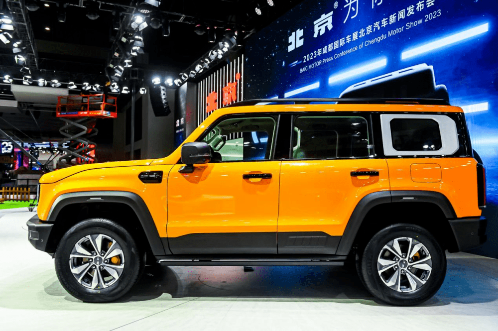 太酷辣！全新BJ40亮相2023成都车展，北京汽车“技术品牌”焕新发布_搜狐汽车_搜狐网