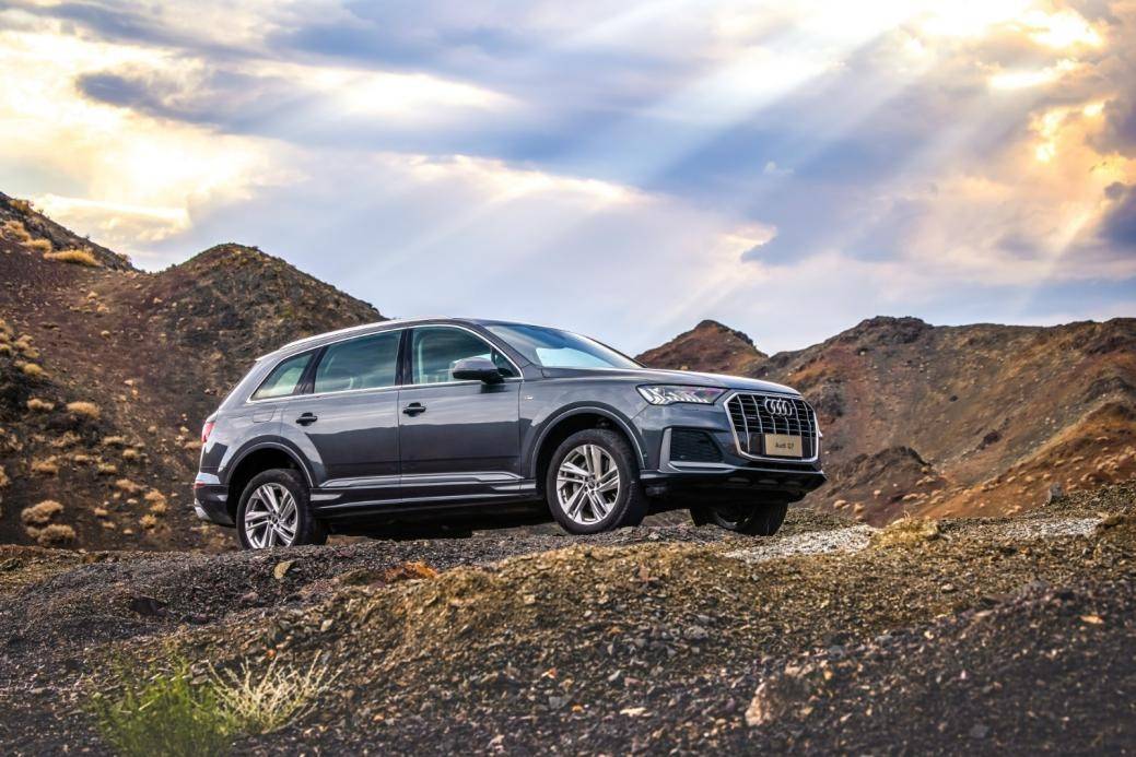 奥迪Q家族“轿跑SUV”代表车型奥迪Q8，3.0T+48V轻混，零百加速6.2秒_搜狐汽车_搜狐网