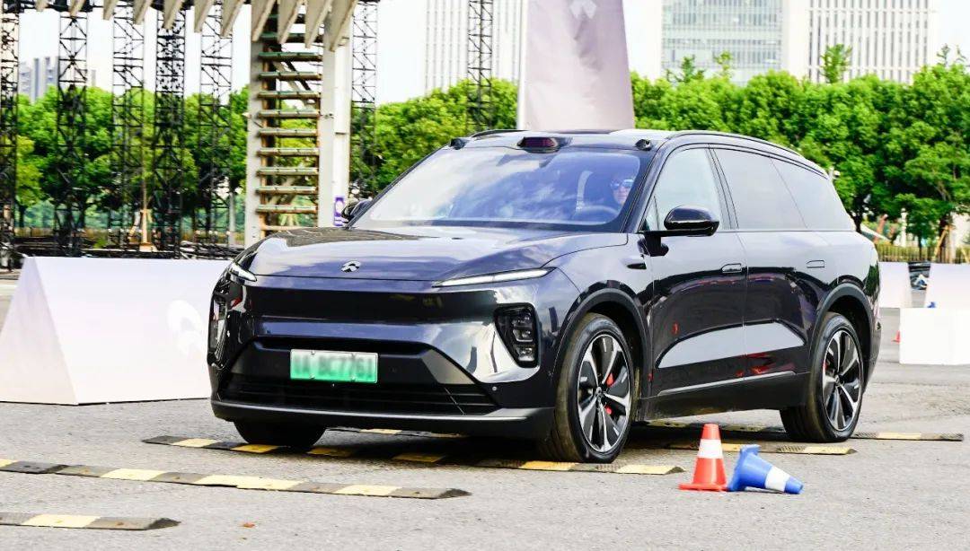 蔚来ES8的底盘，对得起50万售价吗？_搜狐汽车_搜狐网