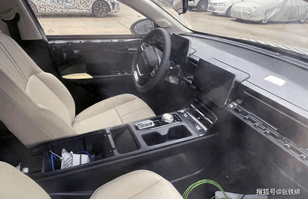 五菱星光实车曝光，全新设计风格，外观很年轻运动，车长4835mm_搜狐汽车_搜狐网