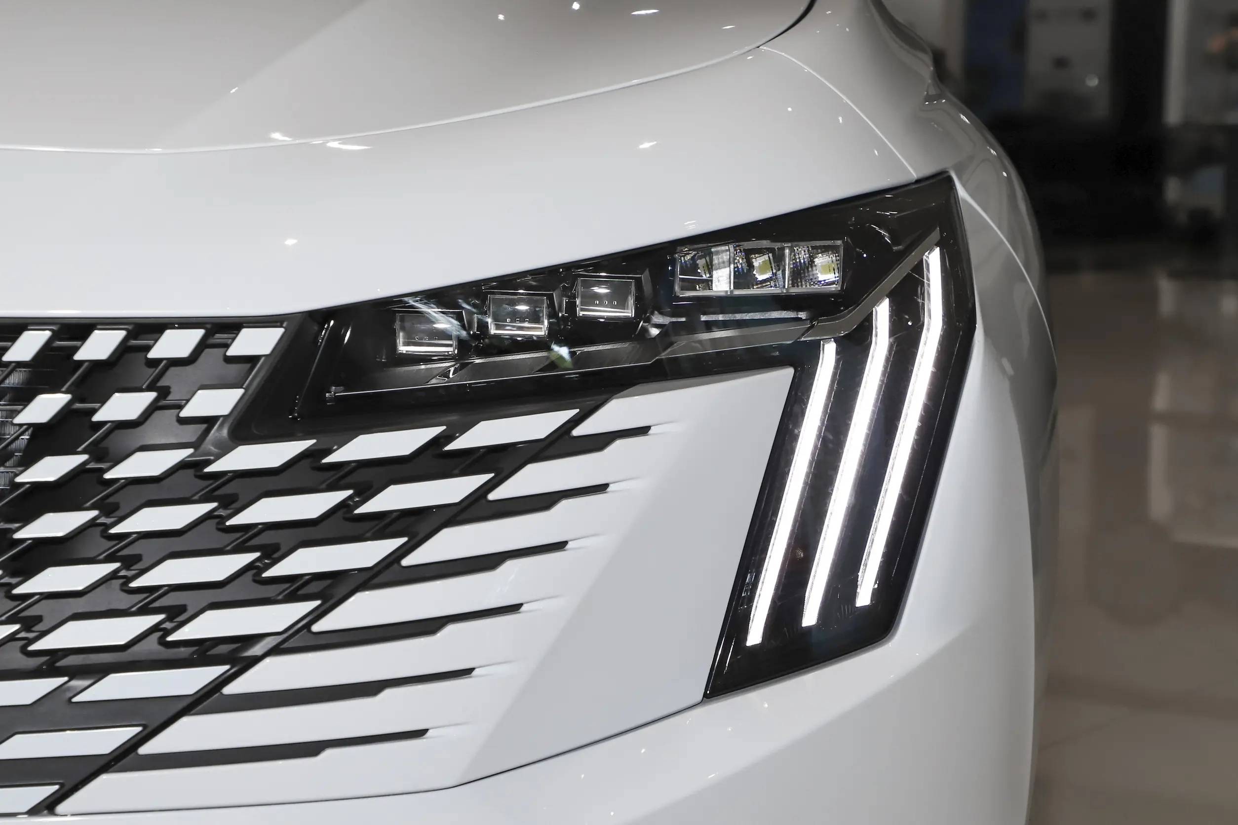 16.37万起售，搭1.8T+8AT，入门即旗舰，全新标致508L值得入手吗？_搜狐汽车_搜狐网