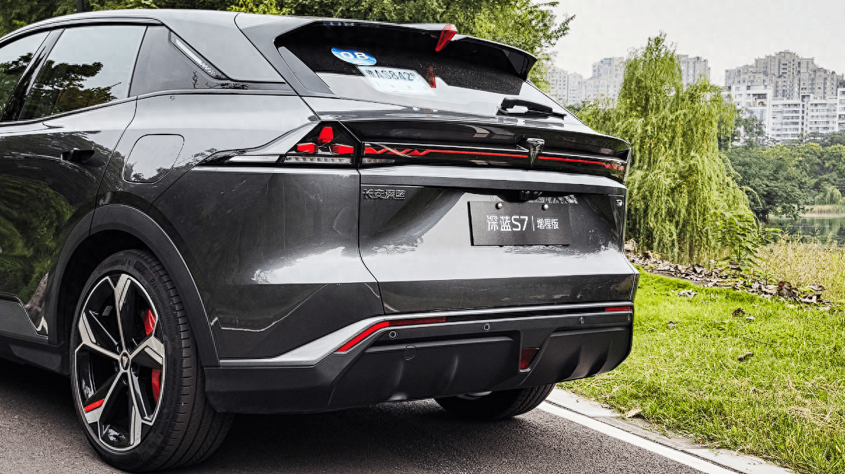 试驾深蓝S7：15万级增程式绕不开的选择，外表运动内心柔软？_搜狐汽车_搜狐网