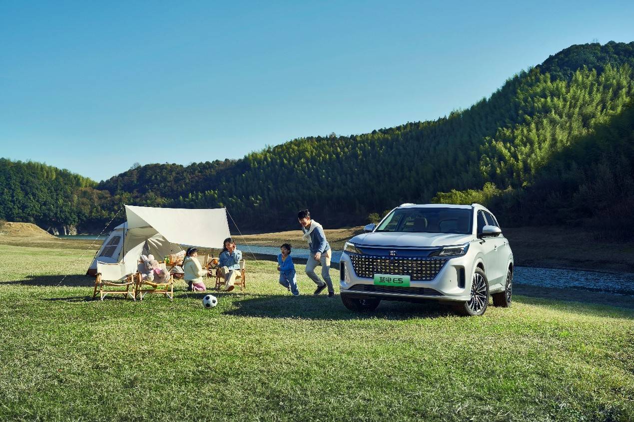 蓝电E5对比长安欧尚Z6 iDD；蓝电E5不仅空间大，油耗低而且性价比更高_搜狐汽车_搜狐网