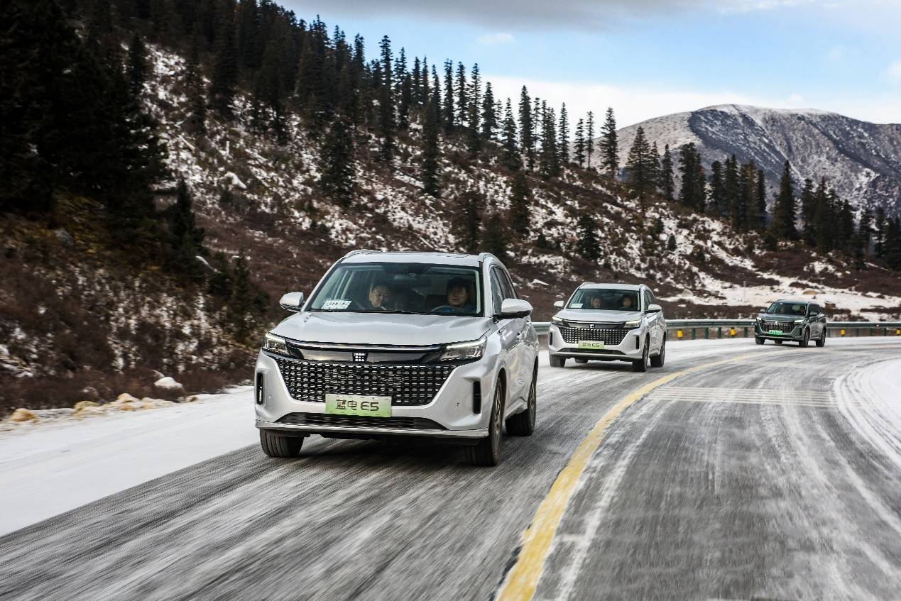 蓝电E5对比长安欧尚Z6 iDD；蓝电E5不仅空间大、油耗低而且性价比更高！_搜狐汽车_搜狐网