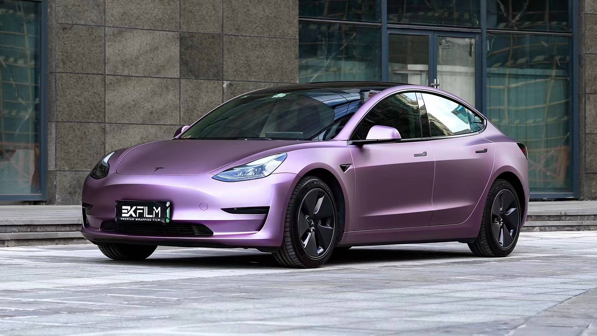 特斯拉Model3-EKFILM改色膜树莓粉紫，完美勾勒出车身线条_搜狐汽车_搜狐网