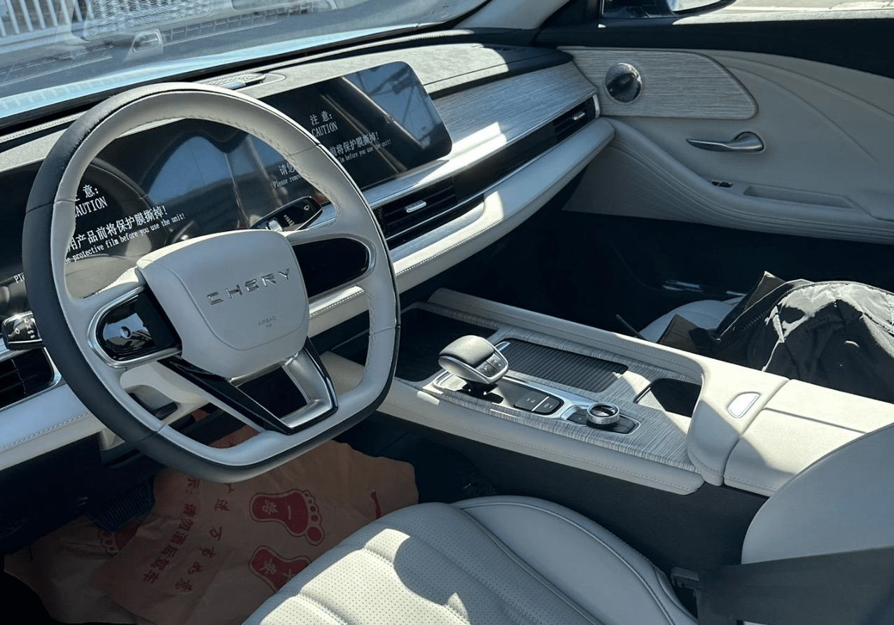 奇瑞风云A8实车现身，长近4米8+百公里1L油，还看银河L6？_搜狐汽车_搜狐网