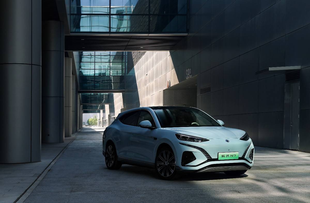 腾势N7 9月热销1810辆，环比大增22.3%，现2000元定金抵扣车款22000元_搜狐汽车_搜狐网