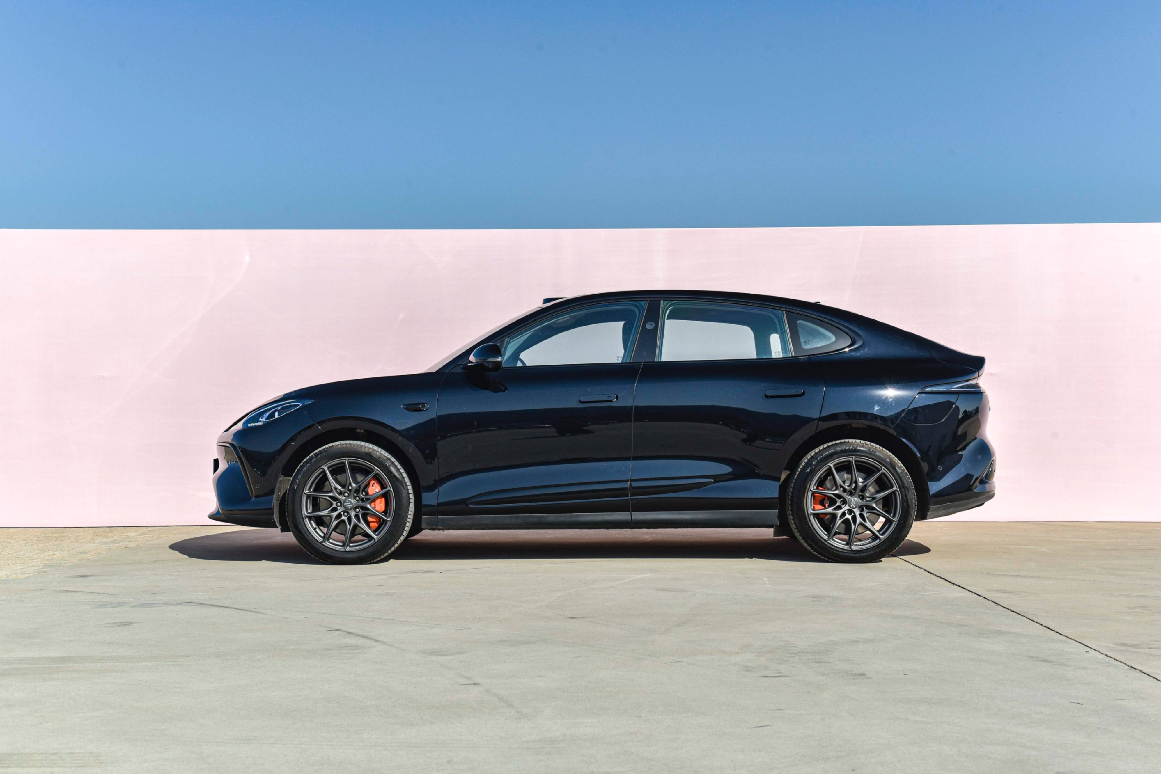 场地试驾智己LS6，3.48秒破百，还能极致贴边停车_搜狐汽车_搜狐网