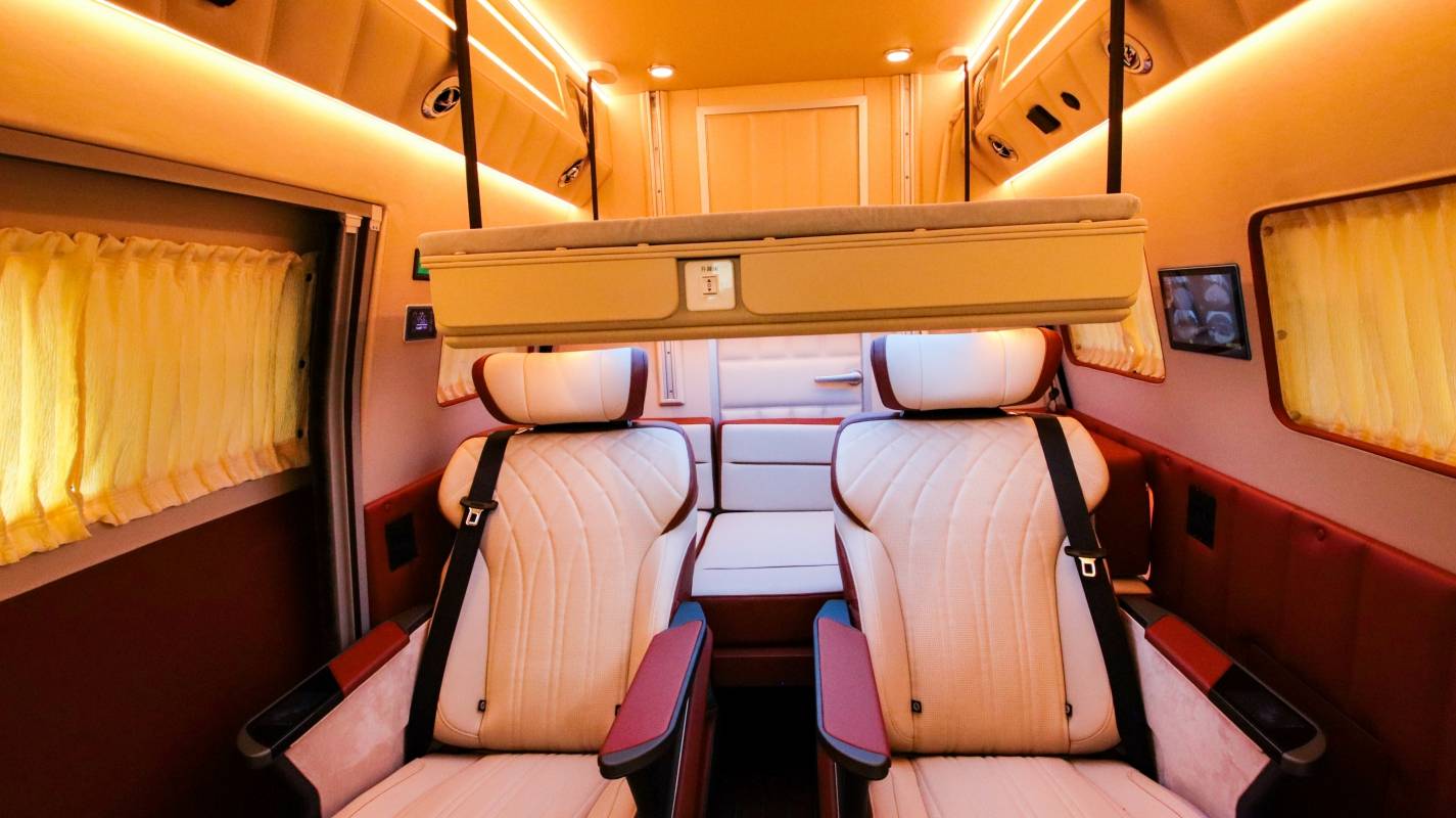 福特新全顺V362底盘,趣蜂B670和B680房车助力商务接待与家庭自驾!_搜狐汽车_搜狐网