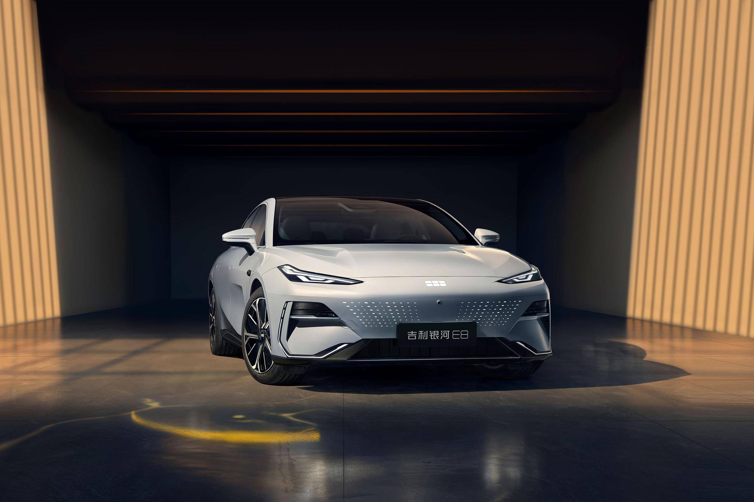 竞争比亚迪汉EV，吉利银河E8将于10月30日亮相，提供半截式方向盘_搜狐汽车_搜狐网