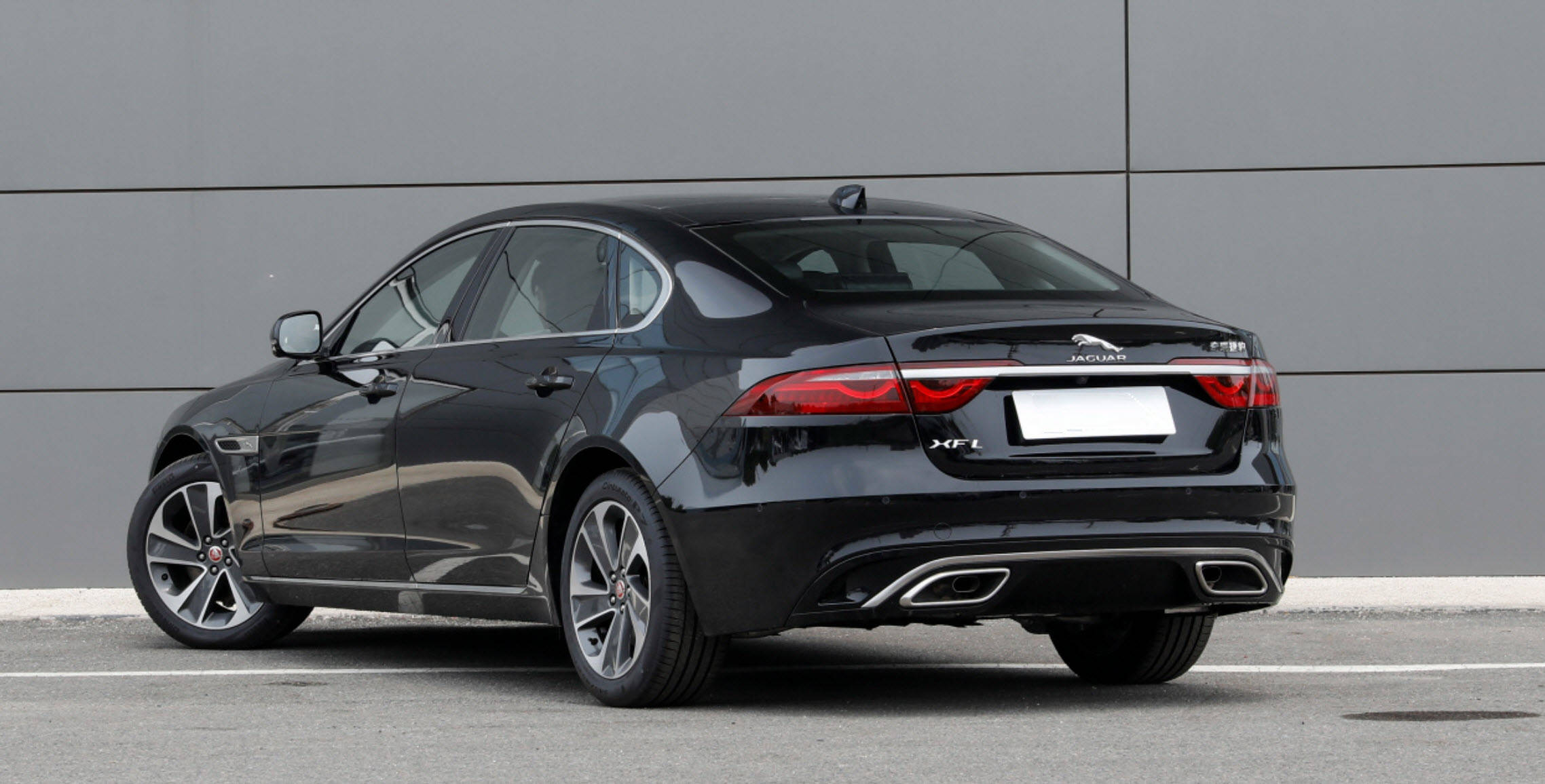 捷豹XFL“我都降价17万了！你们还想怎样”，凯迪拉克CT5“我呢”_搜狐汽车_搜狐网