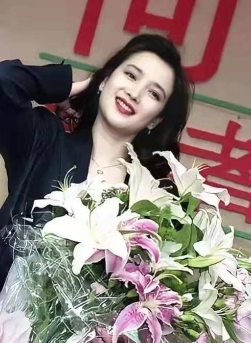 “古典女子”何晴：从红得发紫到风光不再，她背后的故事太精彩_何青_刘伟_父亲