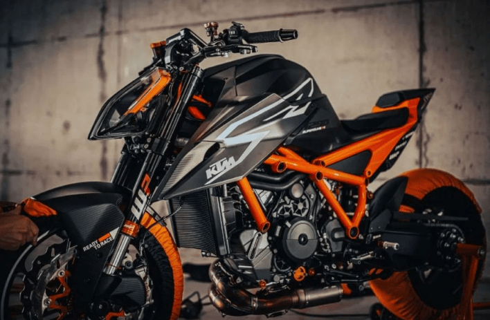 KTM 1290 RR震撼上市：超级公爵的极致体验！_搜狐汽车_搜狐网
