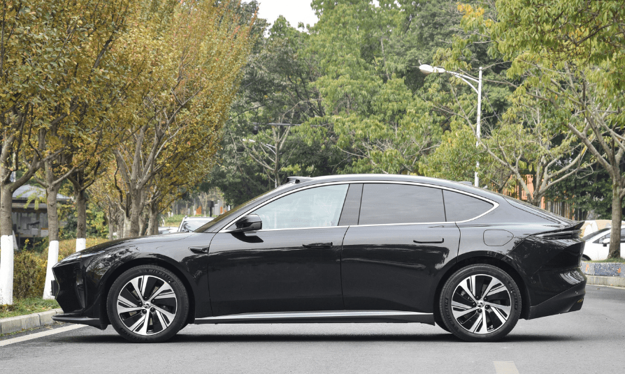 30-40万预算该选谁？阿维塔12还是蔚来ET5_搜狐汽车_搜狐网