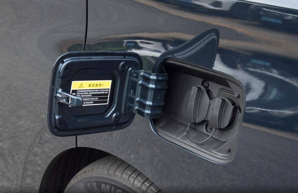 腾势D9独占鳌头？传祺E9表示不服，两者在体验上有何差异_搜狐汽车_搜狐网