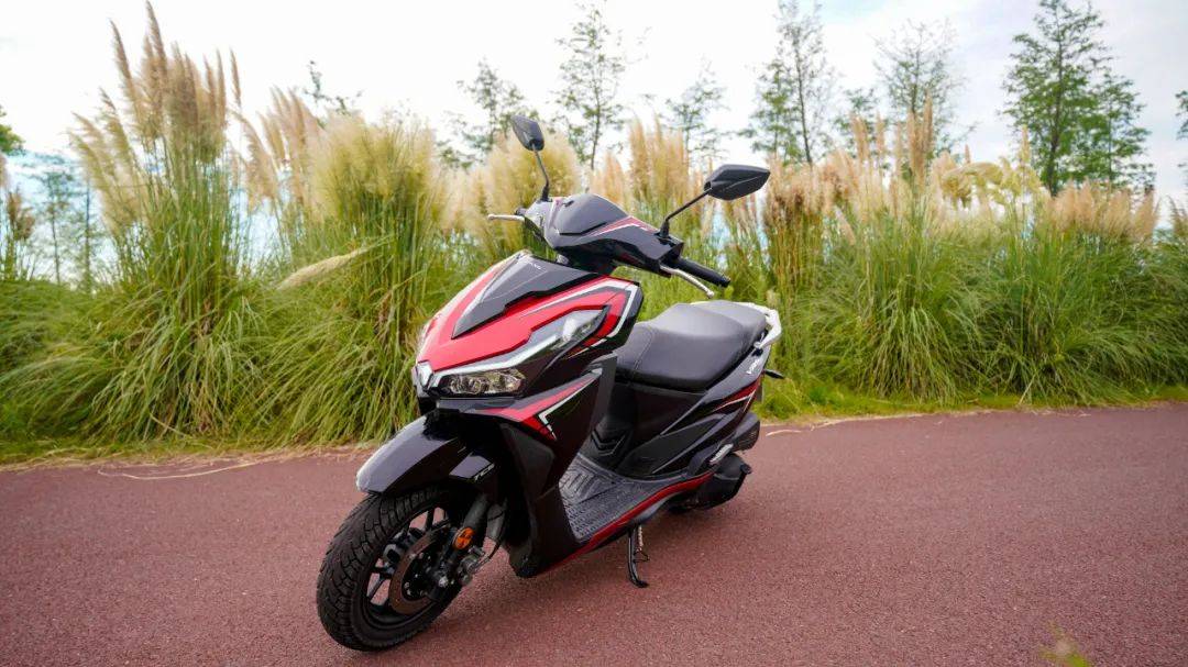 女白领身高162，骑上VRS150给生活带来更多乐趣_搜狐汽车_搜狐网